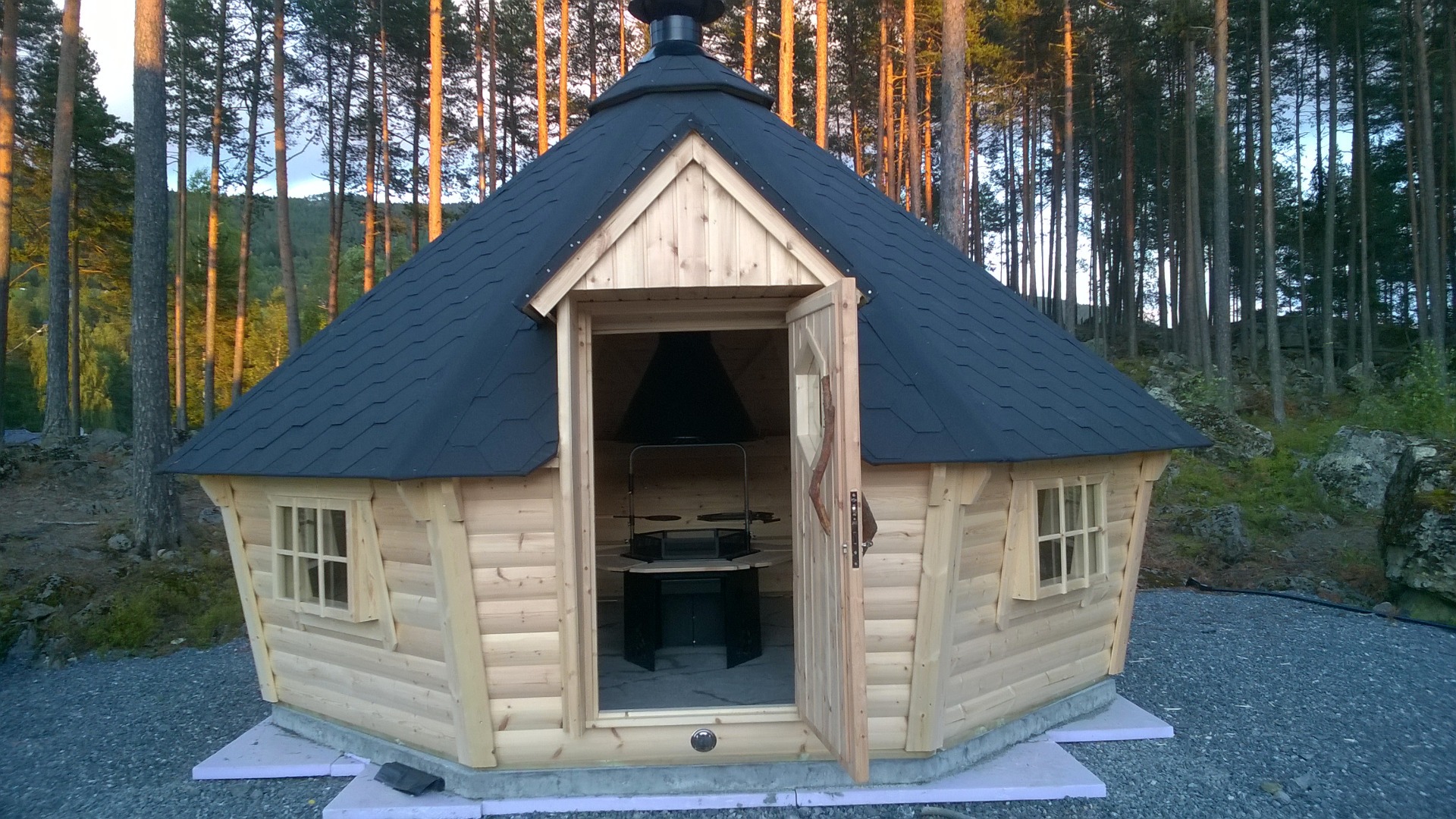 Grillikota Iso-Allak :: Mäntymestarit